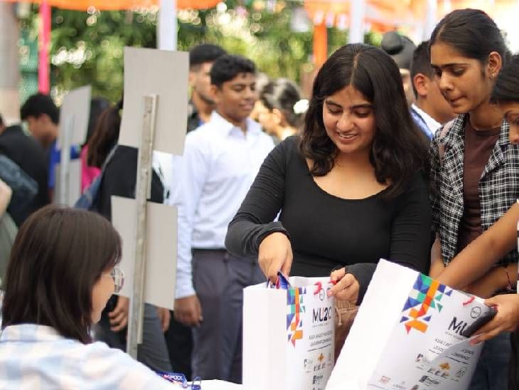 Asia's largest high school summit in Indore | इंदौर में एशिया का सबसे बड़ा हाई स्कूल शिखर ...