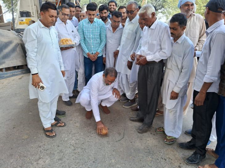 Inauguration of reconstruction work of Goriwala to Asakheda road. | गोरीवाला से आसाखेड़ा रोड के ...