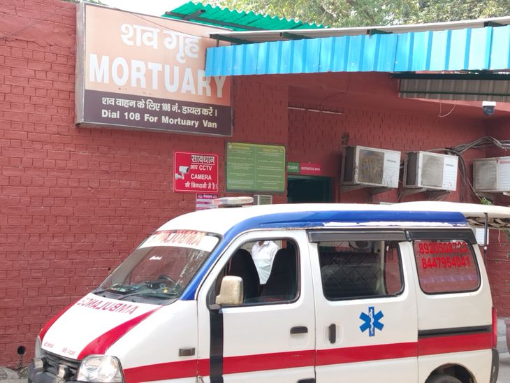 Faridabad old man Decompose body found room update | फरीदाबाद में कमरे ...