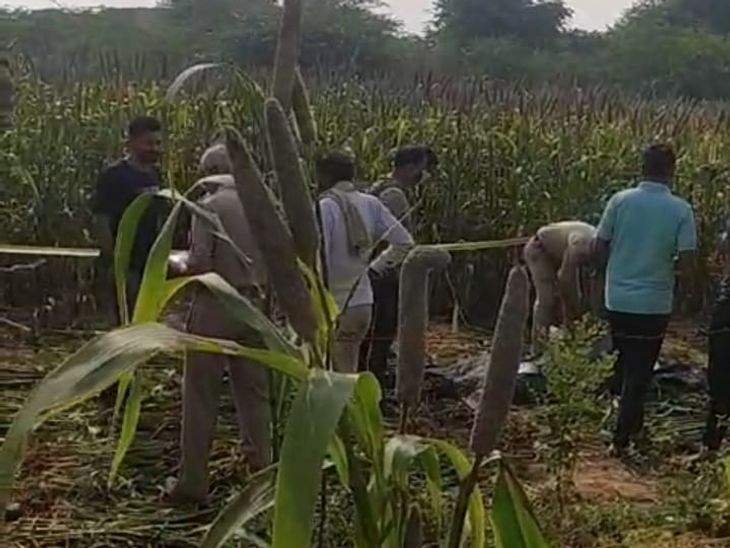 Dead body found inside a sack in the field in Auraiya | औरैया में खेत ...
