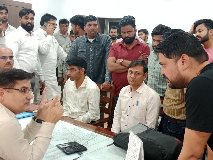 PWD contractors raised slogans SE accused of taking funds for political ...