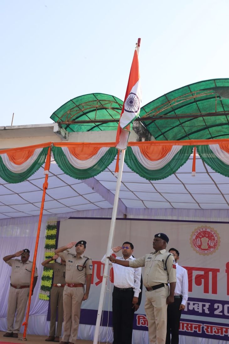 Tricolor hoisted on Madhya Pradesh Foundation Day, glimpse of folk ...