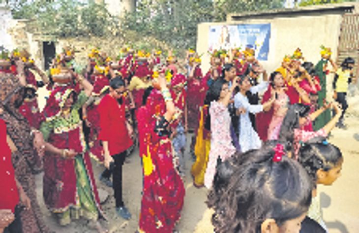 The idol was consecrated with Kalash Yatra in Mandawar. | मंडावर में ...