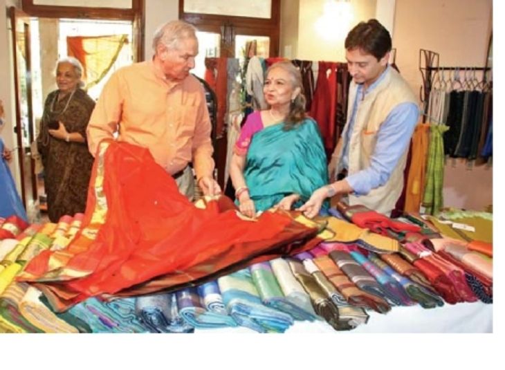 Holkar dynasty family engaged in helping Maheshwar flood victims; Apart ...