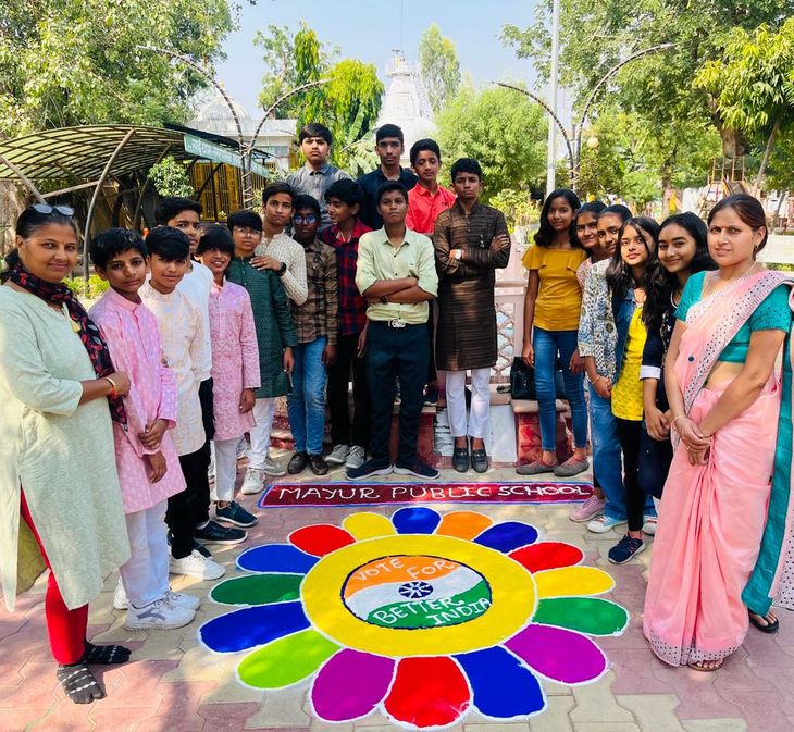 Inspired to vote by making rangoli | रंगोली बनाकर मतदान के लिए प्रेरित ...