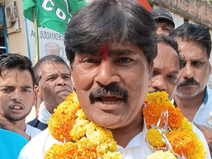 The public of Panagar will end hooliganism by voting. | पनागर की पब्लिक ...