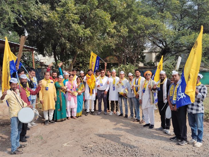 AAP candidate did public relations in Anand Nagar, Bhopal | आप ...