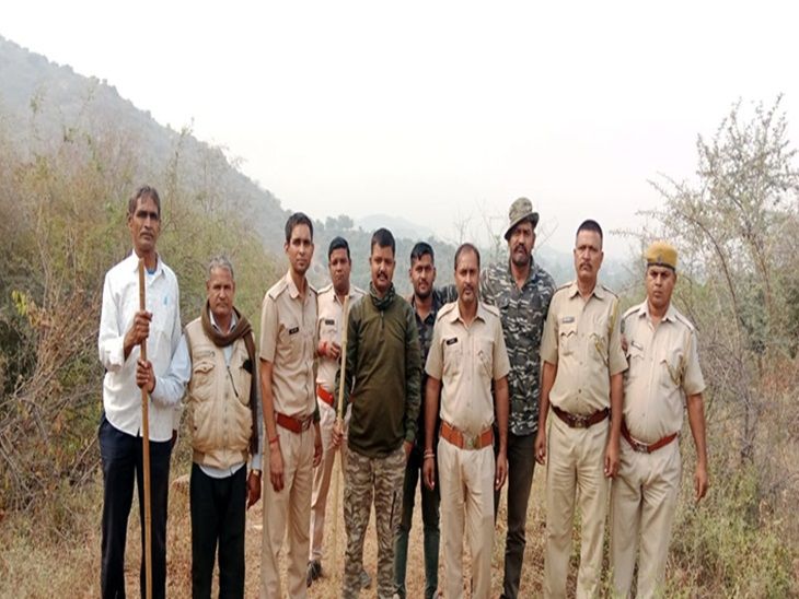 Panic among villagers due to tiger movement | गांव में बाघ का मूवमेंट ...