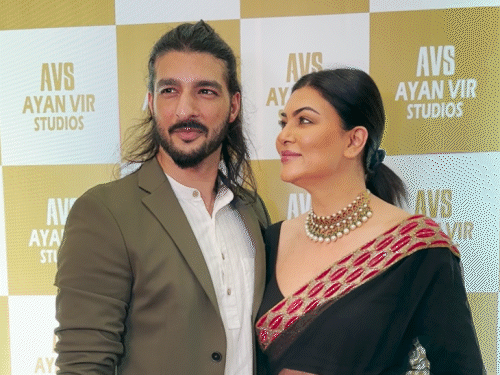 Sushmita seen with ex-boyfriend at Diwali party