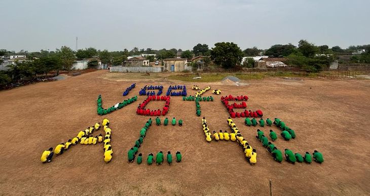 School children formed human chain and made people aware about voting ...