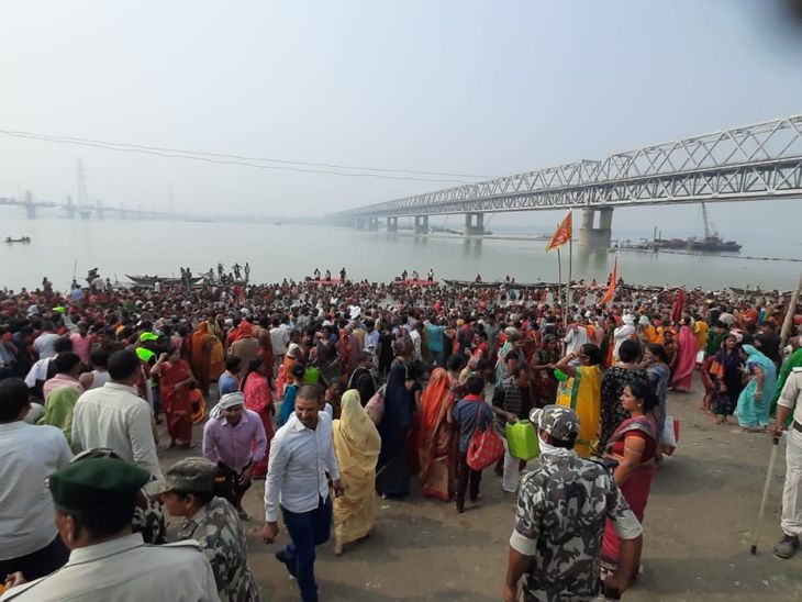 Royal festival bath organized at Simaria Ganga Ghat, Mahakumbh was ...