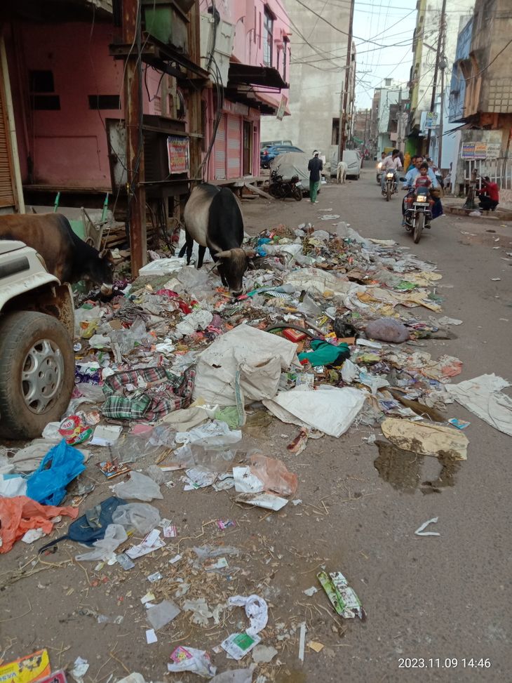 Piles of garbage and filth on the roadside, garbage being dumped at ...