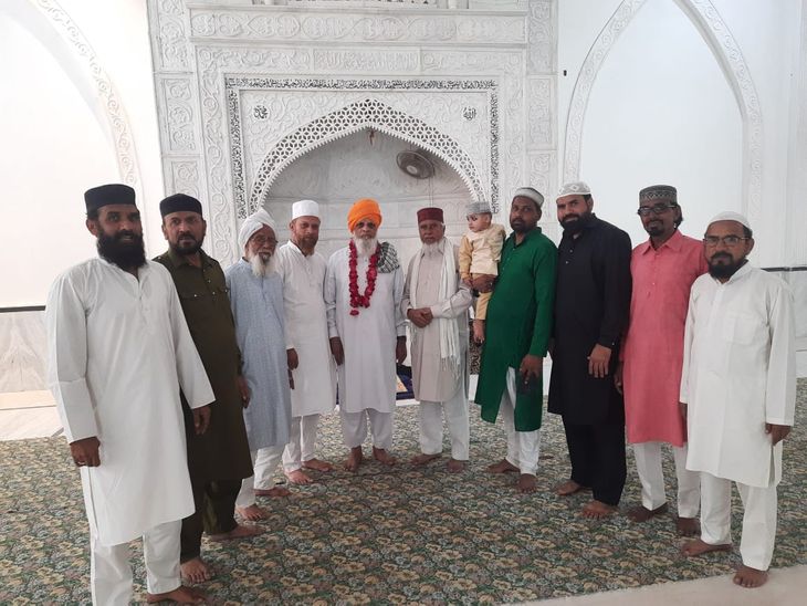 Shah became the first Qazi of Salumber city, community members welcomed ...