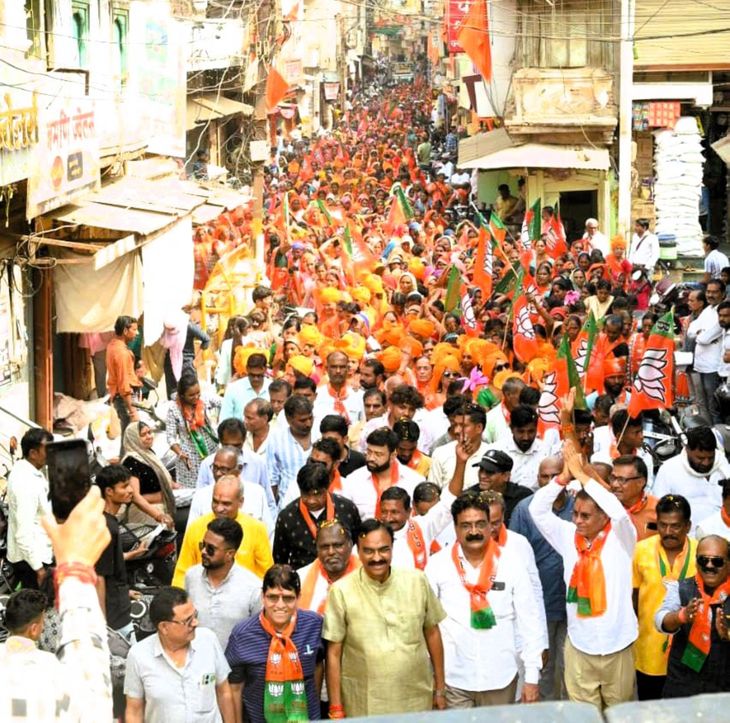 More than two thousand women took out a resolution rally | दो हजार से ...