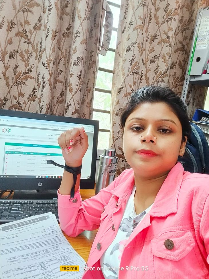 Computer operators did their work wearing black badges | कंप्यूटर ...