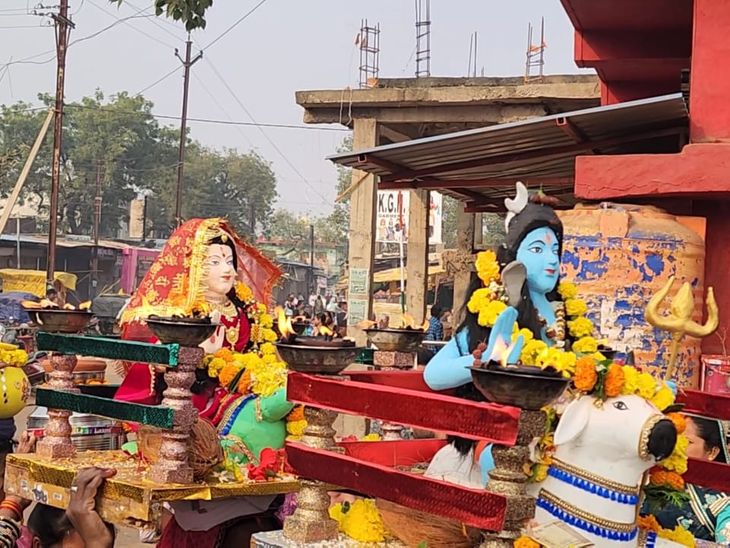 There is a tradition of worshiping Lord Gauri-Gaura on the day of ...