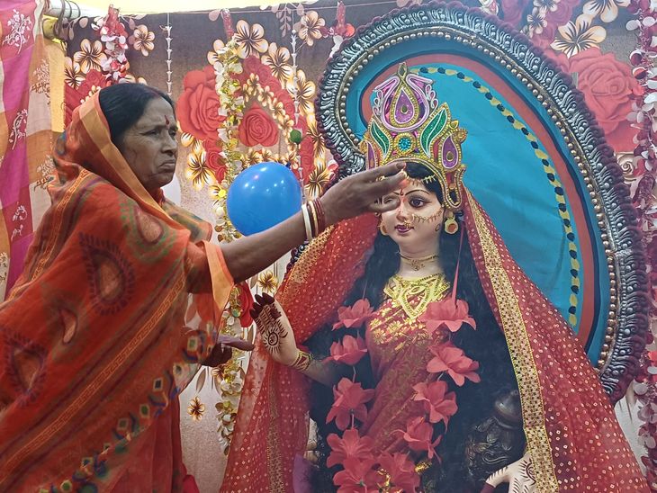 Statue of Maa Kali installed with Vedic chanting, huge fireworks ...