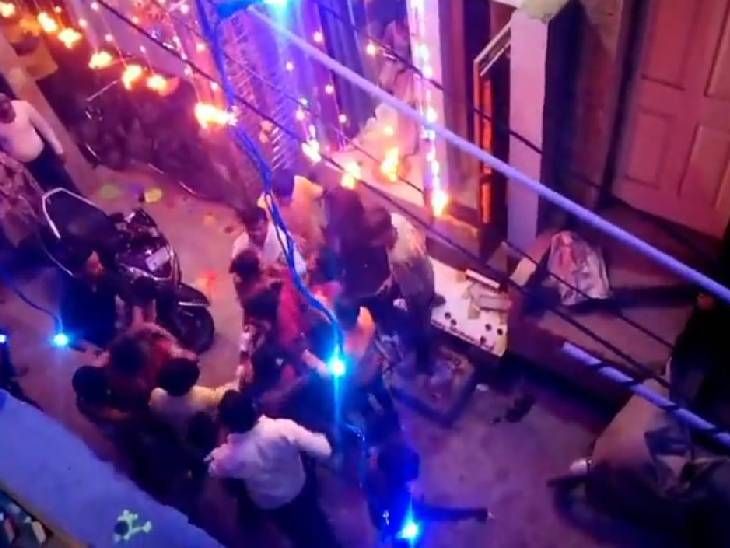 Fight between two parties over burning of firecrackers Video goes viral ...