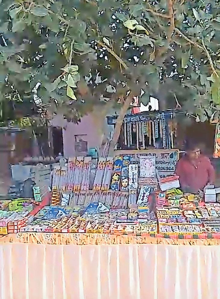 Firecracker stall set up in front of police post in Goriwala | गोरीवाला ...