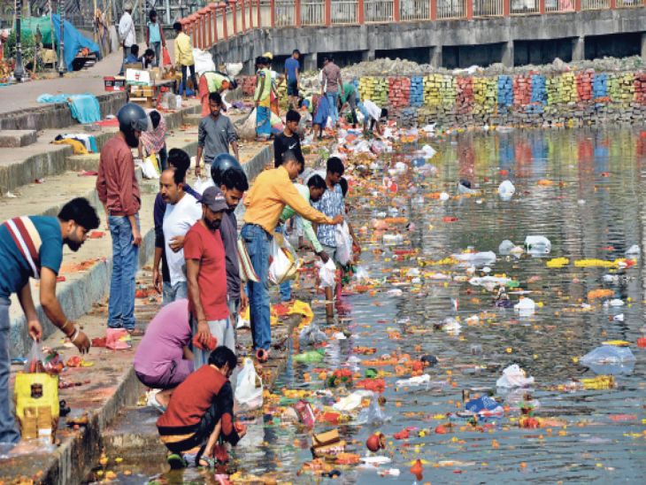 People are spreading dirt by throwing worship material and plastic in ...