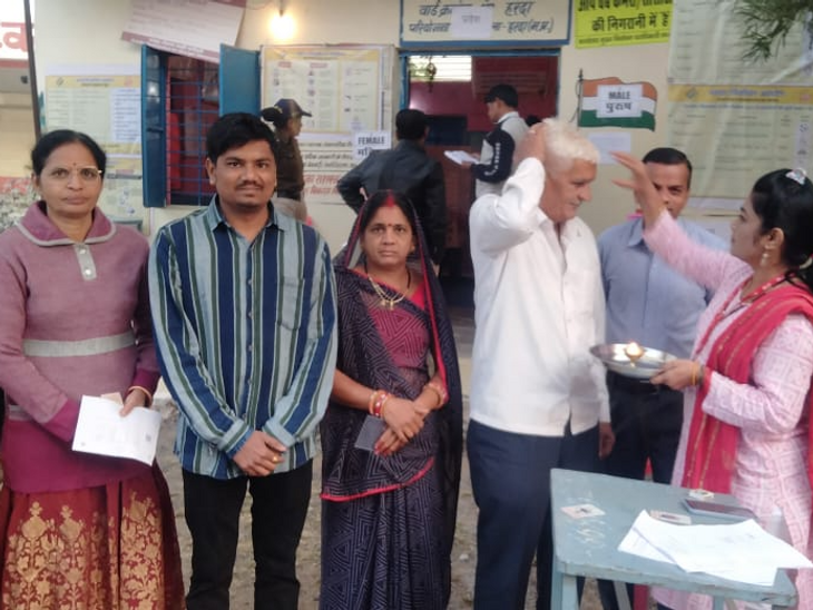 Voting begins for MP Assembly | हरदा जिले में 83.5% वोटिंग: टिमरनी ...