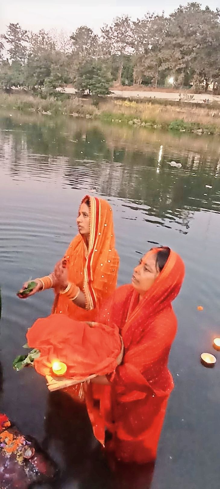 People reached the ghat with worship material on their heads to offer ...