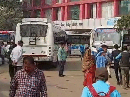 All buses are coming full from North Bihar | नॉर्थ बिहार से फुल आ रही ...