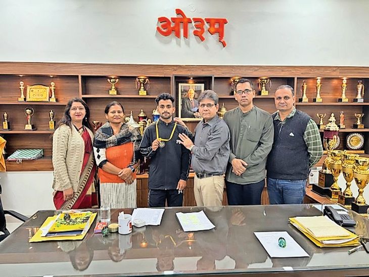 DN College student Sahil won bronze medal in boxing. | डीएन कॉलेज के ...