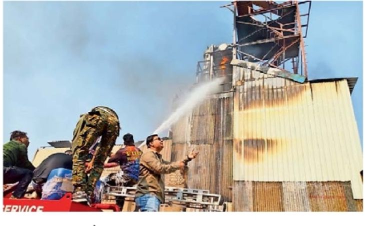 Fire in the factory due to short circuit, workers injured, a big ...