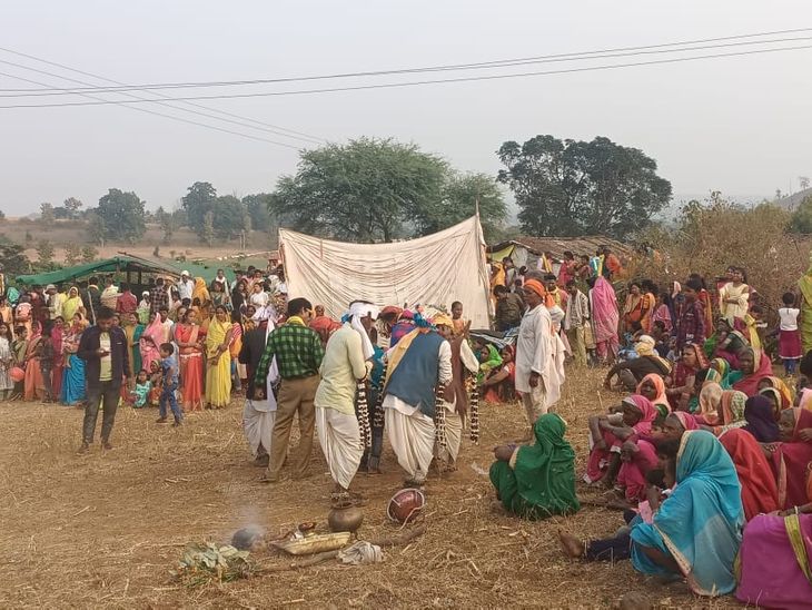 Diwali is celebrated for a month in the forest areas of Harda, group ...