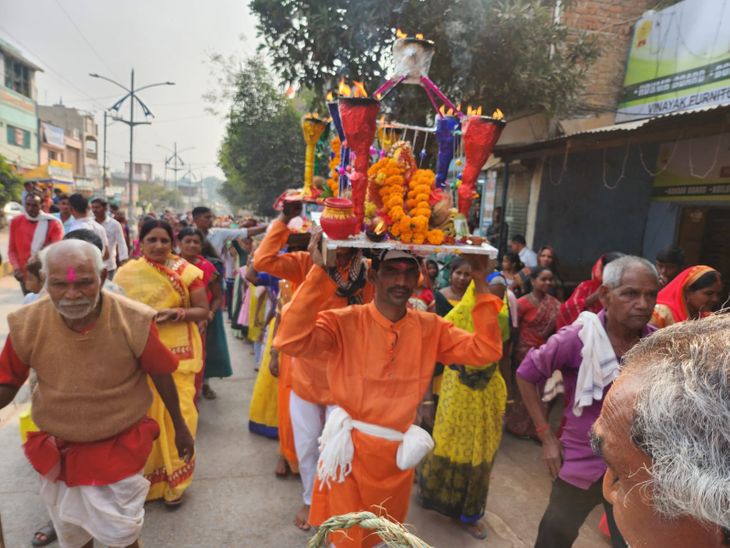 A grand procession of Gaura-Gauri was taken out in the city, devotees ...