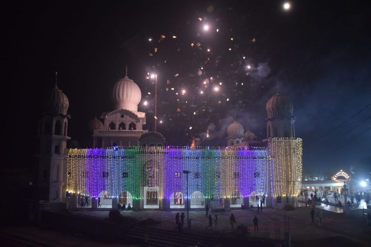 Guru Parva. Gurudwara Sahib of Twin City illuminated with lights ...
