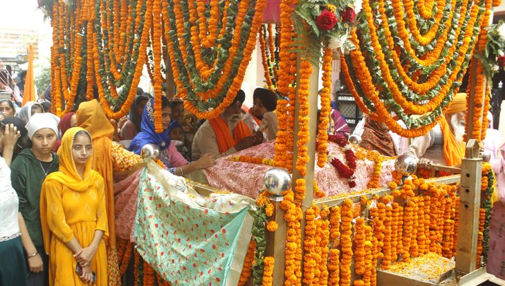 On the occasion of Guru Parva, Gurudwaras were decorated with colorful ...