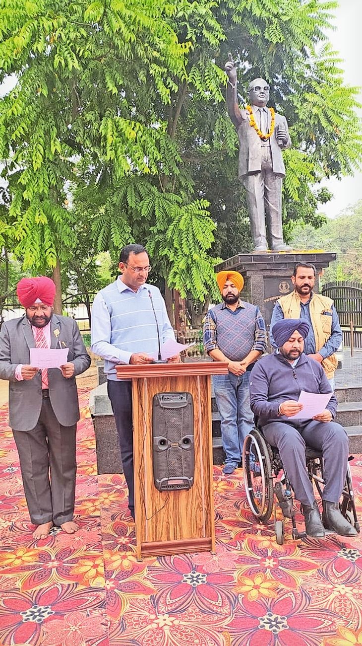 Constitution Day celebrated in Mini Secretariat | मिनी सचिवालय में ...