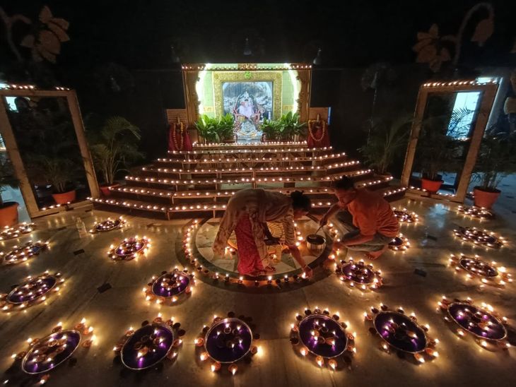 Dev Diwali celebrated on Kartik Purnima in Indore | इंदौर में कार्तिक पूर्णिमा पर मनाई देव ...