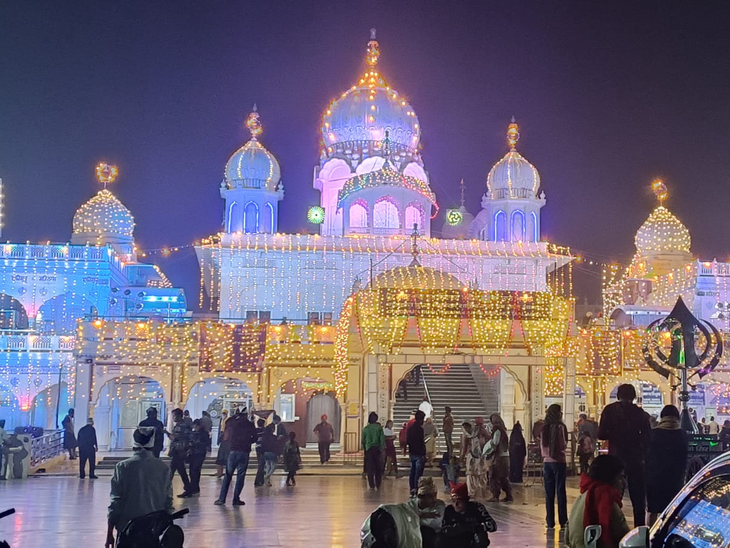 Gurudwara decorated on the occasion of Prakash Parv of Guru Nanakdev ...