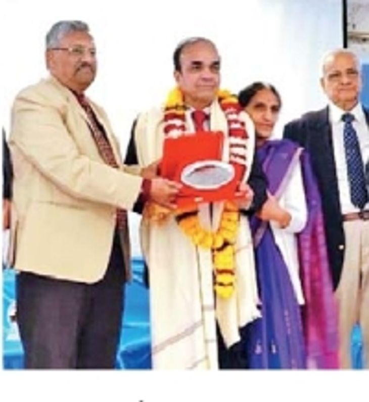 Life Time Achievement Award to Dr. Kothari | डॉ. कोठारी को लाइफ टाइम ...