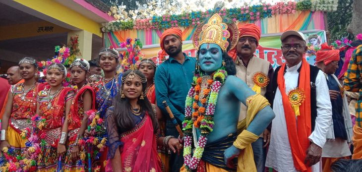After Raut dance, tableau of Radha-Krishna was taken out, procession of ...