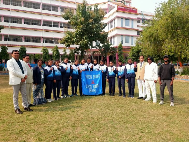 Girls team of Nawada Modern School leaves for Haridwar | नवादा मॉडर्न स्कूल की गर्ल्स टीम ...