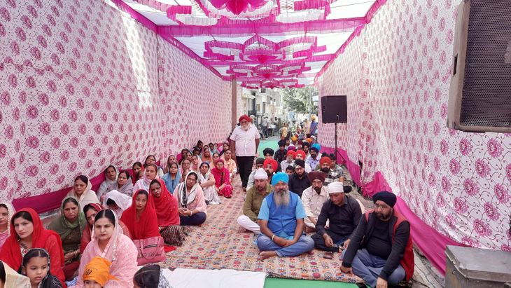 Guru Nanak Dev's birth anniversary celebrated in Sindhi Colony ...