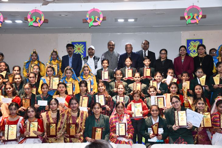 Best performing students honored | श्रेष्ठतम प्रदर्शन करने वाली ...