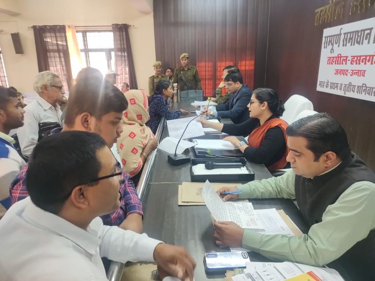 DM presides over Complete Solution Day in Hasanganj | हसनगंज में ...
