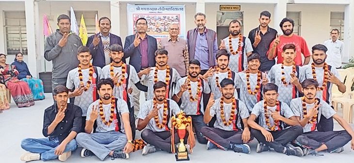 Todi College became champion in football competition | फुटबॉल स्पर्धा ...