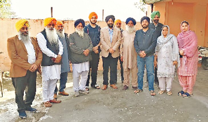 Former MLA Chandumajra shares grief with family of Guru Bus Service ...