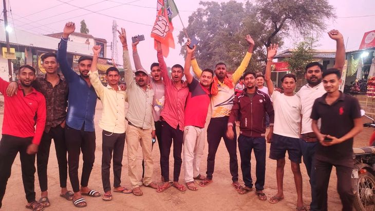 Workers burst fireworks on Baghel's victory in Nandghat and Temri ...