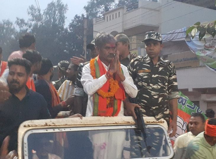 Newly elected MLA Ishwar Sahu welcomed | नवनिर्वाचित विधायक ईश्वर साहू ...