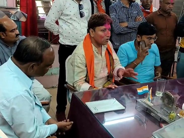 Gaurav Pardhi in action as soon as he became MLA | विधायक बनते ही एक्शन ...