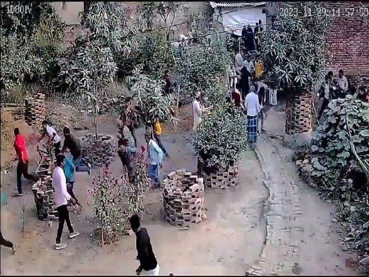 Fighting over land dispute in Azamgarh, video goes viral | जमीन विवाद ...