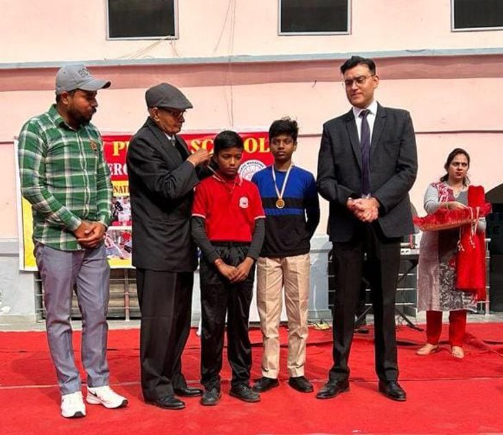 Atul of DAV Centenary Public School won gold medal and Vineet won ...