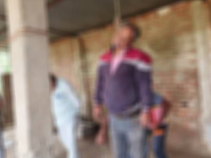 Photo copier's dead body found hanging | फांसी पर लटकी मिली फोटो कापियर ...